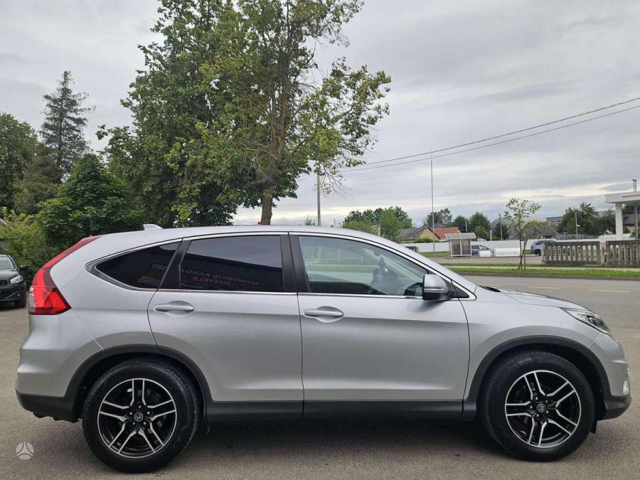 Grey Honda CR-V 2016 in Siauliai, with an engine capacity of 2.00 L and mileage of 274 thousand km for 13950 €, photo 7 on AUTOMOTO.COM.LV
