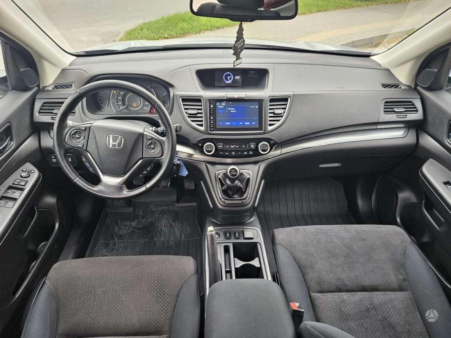 Grey Honda CR-V 2016 in Siauliai, with an engine capacity of 2.00 L and mileage of 274 thousand km for 13950 €, photo 13 on AUTOMOTO.COM.LV