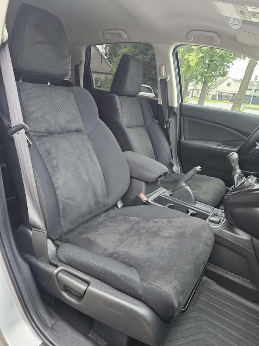 Grey Honda CR-V 2016 in Siauliai, with an engine capacity of 2.00 L and mileage of 274 thousand km for 13950 €, photo 14 on AUTOMOTO.COM.LV