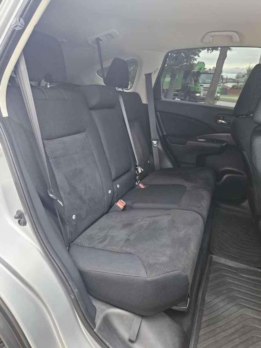 Grey Honda CR-V 2016 in Siauliai, with an engine capacity of 2.00 L and mileage of 274 thousand km for 13950 €, photo 16 on AUTOMOTO.COM.LV