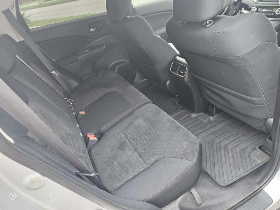 Grey Honda CR-V 2016 in Siauliai, with an engine capacity of 2.00 L and mileage of 274 thousand km for 13950 €, photo 17 on AUTOMOTO.COM.LV