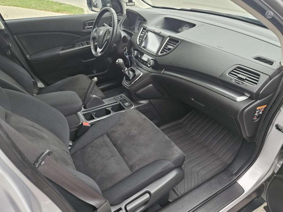 Grey Honda CR-V 2016 in Siauliai, with an engine capacity of 2.00 L and mileage of 274 thousand km for 13950 €, photo 18 on AUTOMOTO.COM.LV