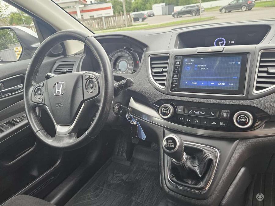 Grey Honda CR-V 2016 in Siauliai, with an engine capacity of 2.00 L and mileage of 274 thousand km for 13950 €, photo 19 on AUTOMOTO.COM.LV