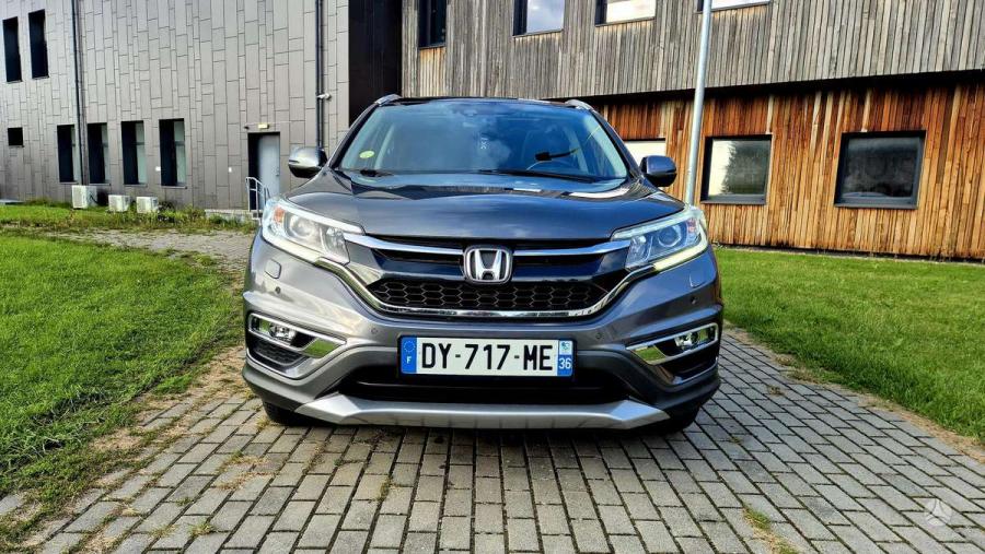 Grey Honda CR-V 2016 in Taurage, with an engine capacity of 1.60 L and mileage of 219 thousand km for 12300 €, photo 4 on AUTOMOTO.COM.LV