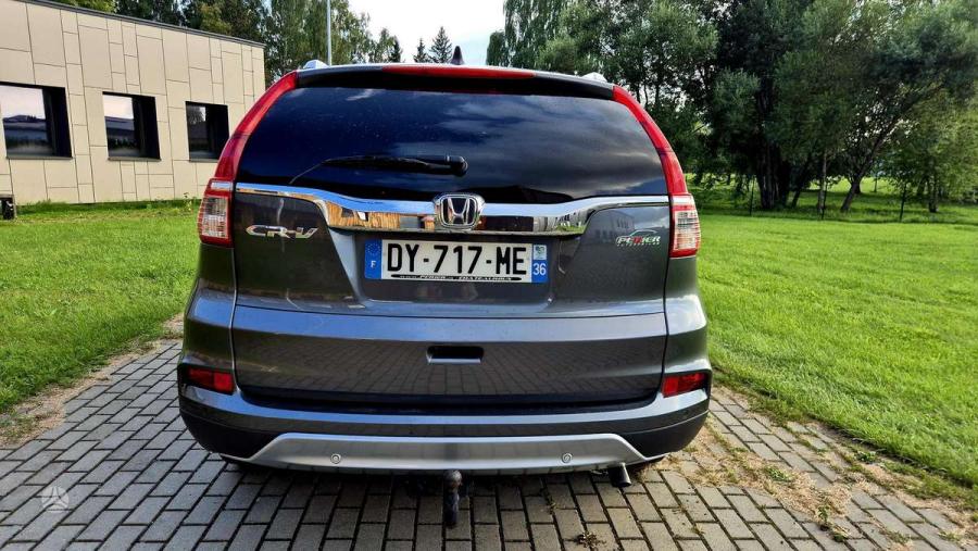 Grey Honda CR-V 2016 in Taurage, with an engine capacity of 1.60 L and mileage of 219 thousand km for 12300 €, photo 8 on AUTOMOTO.COM.LV