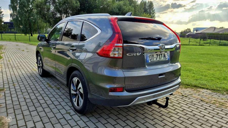 Grey Honda CR-V 2016 in Taurage, with an engine capacity of 1.60 L and mileage of 219 thousand km for 12300 €, photo 9 on AUTOMOTO.COM.LV
