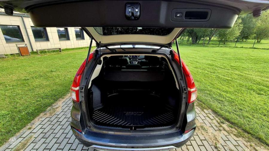 Grey Honda CR-V 2016 in Taurage, with an engine capacity of 1.60 L and mileage of 219 thousand km for 12300 €, photo 10 on AUTOMOTO.COM.LV
