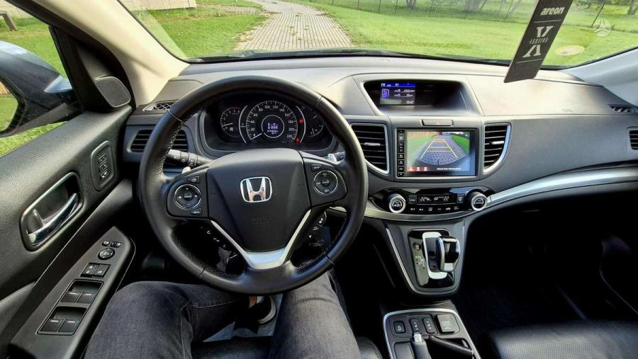 Grey Honda CR-V 2016 in Taurage, with an engine capacity of 1.60 L and mileage of 219 thousand km for 12300 €, photo 16 on AUTOMOTO.COM.LV