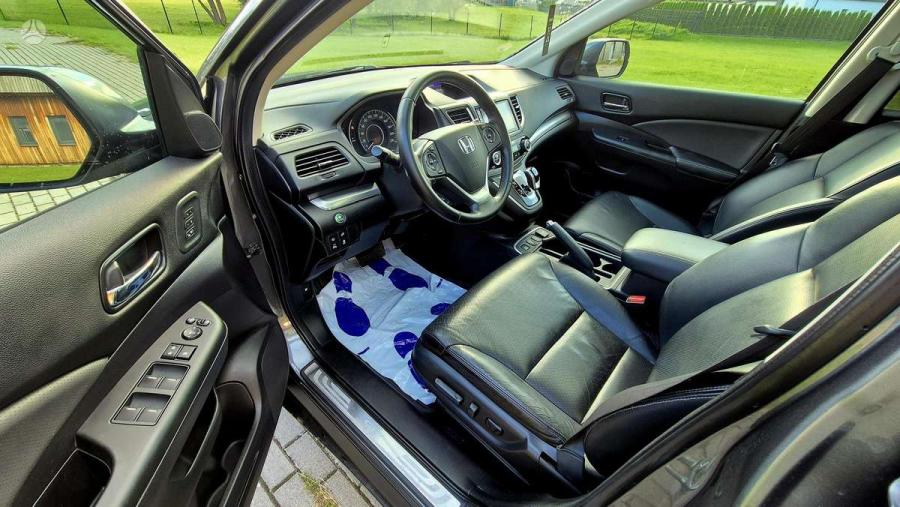 Grey Honda CR-V 2016 in Taurage, with an engine capacity of 1.60 L and mileage of 219 thousand km for 12300 €, photo 15 on AUTOMOTO.COM.LV