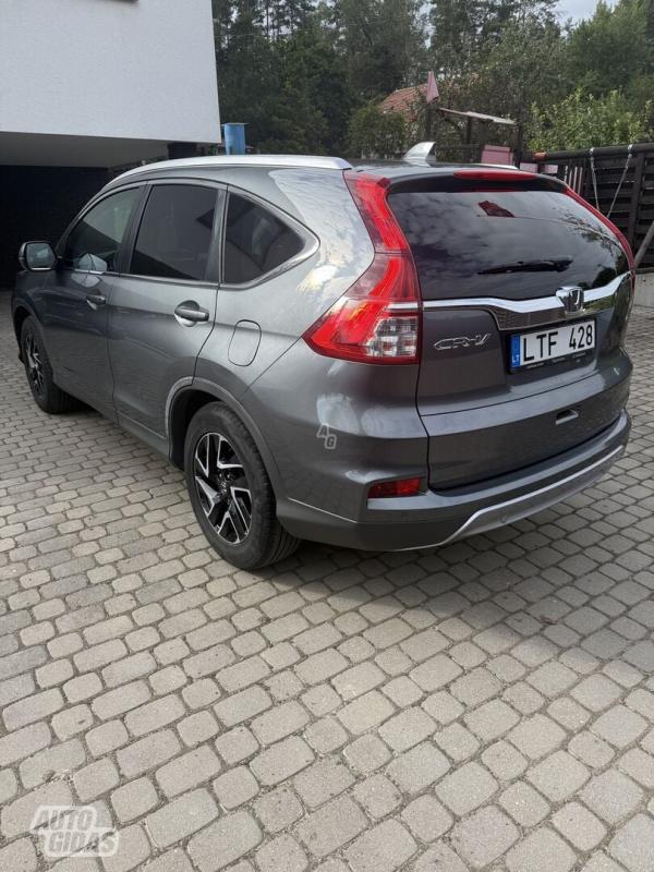 Pelēks Honda CR-V 2016 Viļņa, ar dzinēja tilpumu 1.60 L un nobraukumu 150 tūkst. km par 12800 €, foto 3 vietnē AUTOMOTO.COM.LV