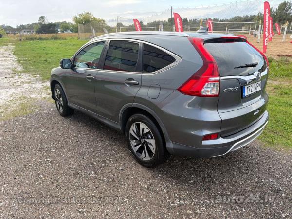 Grey Honda CR-V 2016 in Tallinn, with an engine capacity of 2.00 L and mileage of 107 thousand km for 16900 €, photo 3 on AUTOMOTO.COM.LV