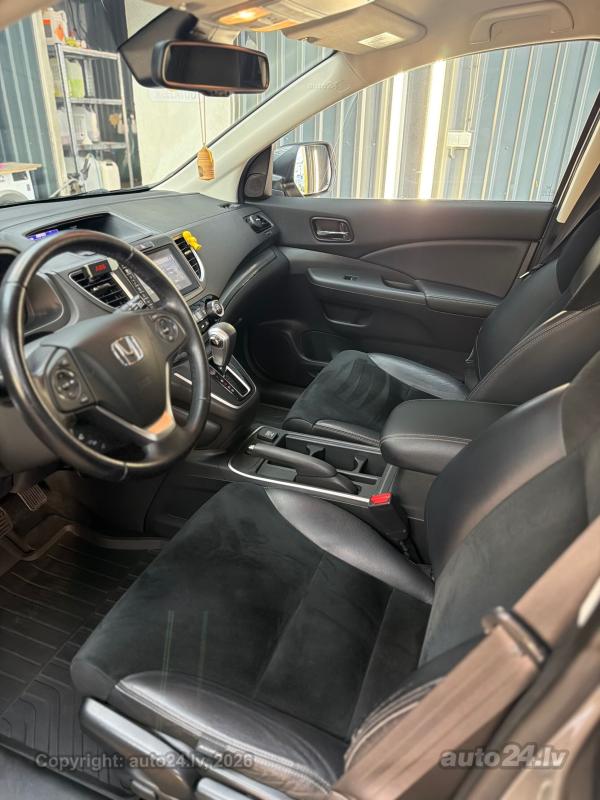 Grey Honda CR-V 2016 in Tallinn, with an engine capacity of 2.00 L and mileage of 107 thousand km for 16900 €, photo 8 on AUTOMOTO.COM.LV