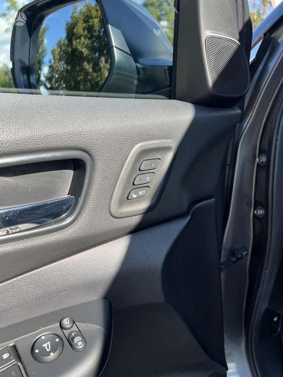 Pelēks Honda CR-V 2016 Utena, ar dzinēja tilpumu 1.60 L un nobraukumu 178 tūkst. km par 13750 €, foto 32 vietnē AUTOMOTO.COM.LV