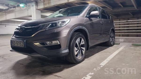 Grey Honda CR-V 2017 in Riga, with an engine capacity of 1.60 L and mileage of 240 thousand km for 14799 €, photo 1 on AUTOMOTO.COM.LV
