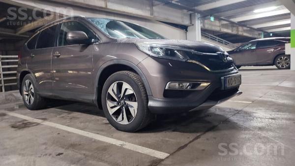 Grey Honda CR-V 2017 in Riga, with an engine capacity of 1.60 L and mileage of 240 thousand km for 14799 €, photo 2 on AUTOMOTO.COM.LV