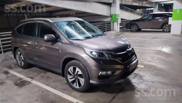 Grey Honda CR-V 2017 in Riga, with an engine capacity of 1.60 L and mileage of 240 thousand km for 14799 €, photo 3 on AUTOMOTO.COM.LV