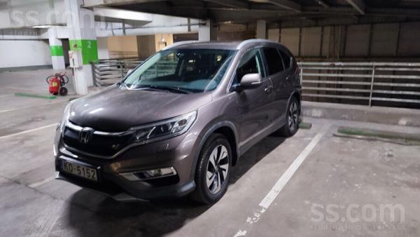 Grey Honda CR-V 2017 in Riga, with an engine capacity of 1.60 L and mileage of 240 thousand km for 14799 €, photo 4 on AUTOMOTO.COM.LV