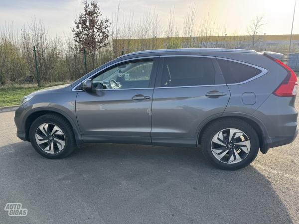 Grey Honda CR-V 2017 in Vilnius, with an engine capacity of 1.60 L and mileage of 177 thousand km for 15300 €, photo 1 on AUTOMOTO.COM.LV