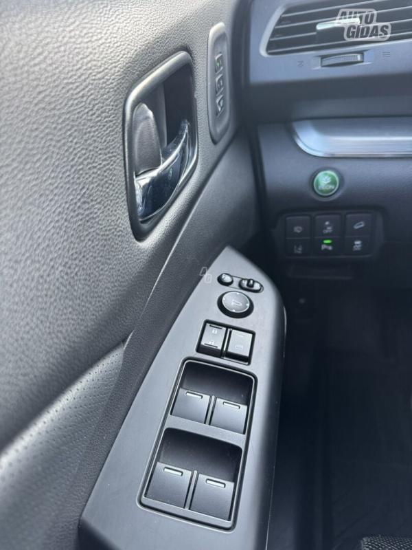 Grey Honda CR-V 2017 in Vilnius, with an engine capacity of 1.60 L and mileage of 177 thousand km for 15300 €, photo 2 on AUTOMOTO.COM.LV