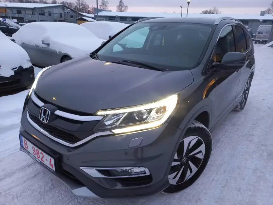 Grey Honda CR-V 2017 in Riga, with an engine capacity of 1.60 L and mileage of 160 thousand km for 15390 €, photo 1 on AUTOMOTO.COM.LV