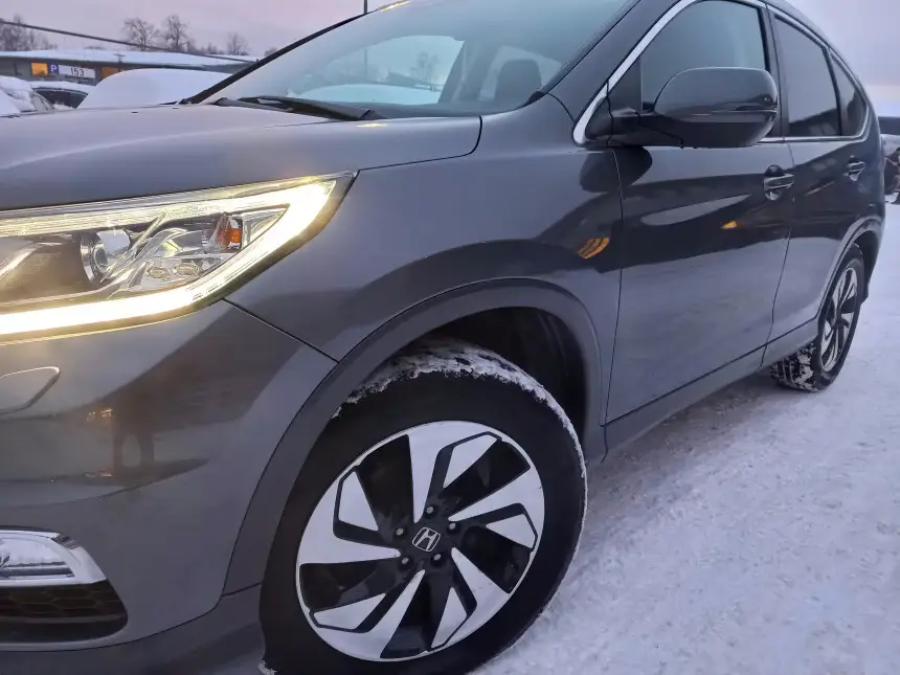 Grey Honda CR-V 2017 in Riga, with an engine capacity of 1.60 L and mileage of 160 thousand km for 15390 €, photo 4 on AUTOMOTO.COM.LV