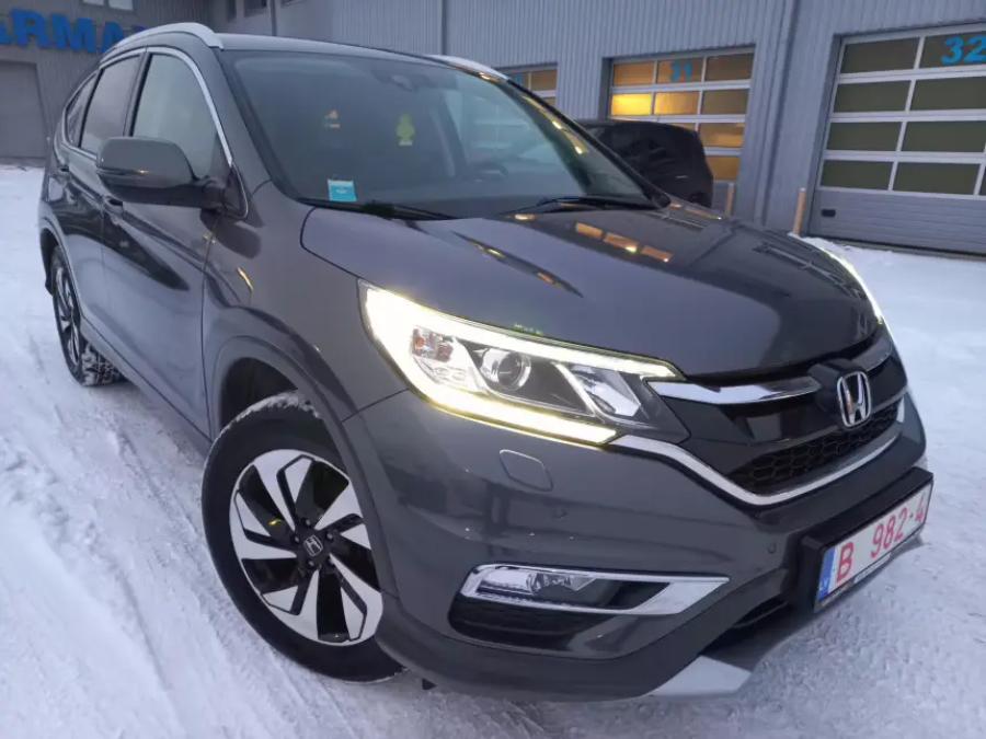 Grey Honda CR-V 2017 in Riga, with an engine capacity of 1.60 L and mileage of 160 thousand km for 15390 €, photo 5 on AUTOMOTO.COM.LV