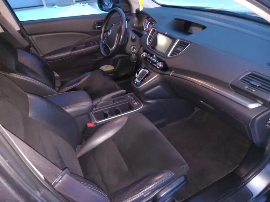 Grey Honda CR-V 2017 in Riga, with an engine capacity of 1.60 L and mileage of 160 thousand km for 15390 €, photo 7 on AUTOMOTO.COM.LV