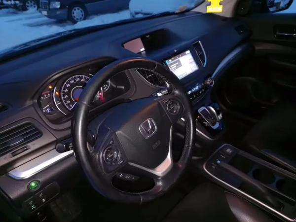 Grey Honda CR-V 2017 in Riga, with an engine capacity of 1.60 L and mileage of 160 thousand km for 15390 €, photo 8 on AUTOMOTO.COM.LV
