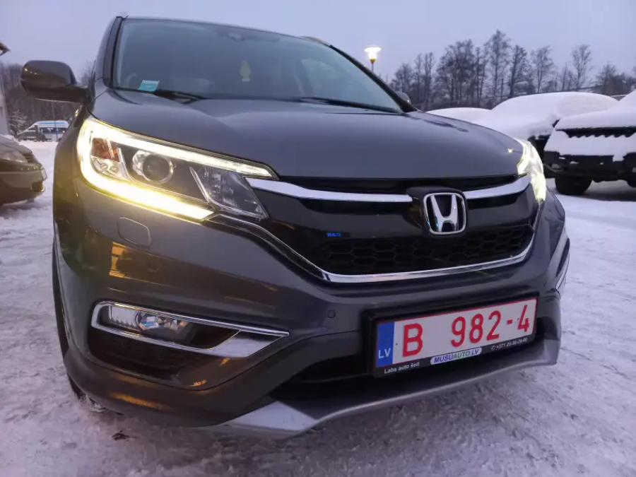 Grey Honda CR-V 2017 in Riga, with an engine capacity of 1.60 L and mileage of 160 thousand km for 15390 €, photo 12 on AUTOMOTO.COM.LV