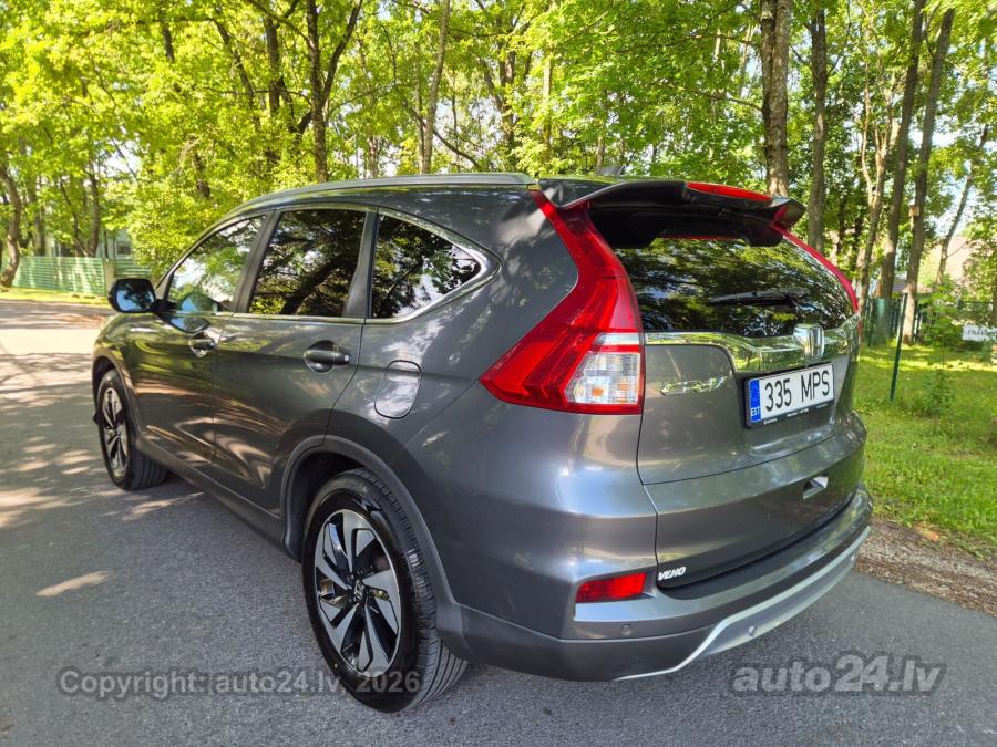 Pelēks Honda CR-V 2017 Tallina, ar dzinēja tilpumu 2.00 L un nobraukumu 128 tūkst. km par 16999 €, foto 5 vietnē AUTOMOTO.COM.LV