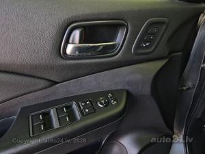 Pelēks Honda CR-V 2017 Tallina, ar dzinēja tilpumu 2.00 L un nobraukumu 128 tūkst. km par 16999 €, foto 13 vietnē AUTOMOTO.COM.LV