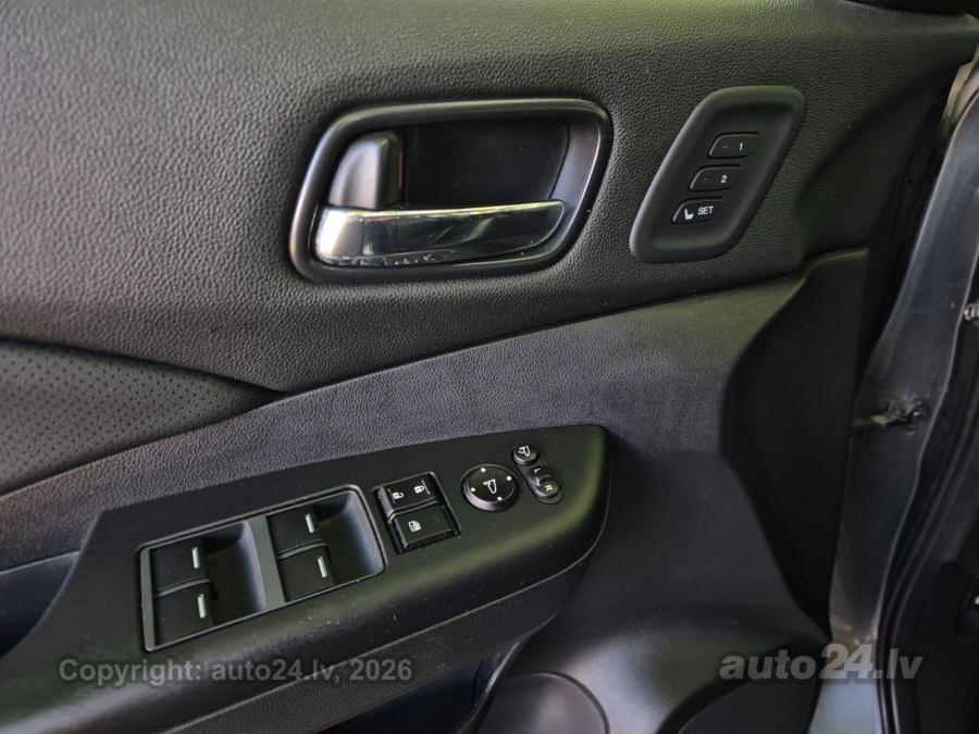 Pelēks Honda CR-V 2017 Tallina, ar dzinēja tilpumu 2.00 L un nobraukumu 128 tūkst. km par 16999 €, foto 13 vietnē AUTOMOTO.COM.LV