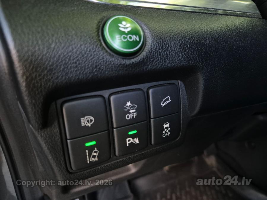 Pelēks Honda CR-V 2017 Tallina, ar dzinēja tilpumu 2.00 L un nobraukumu 128 tūkst. km par 16999 €, foto 14 vietnē AUTOMOTO.COM.LV