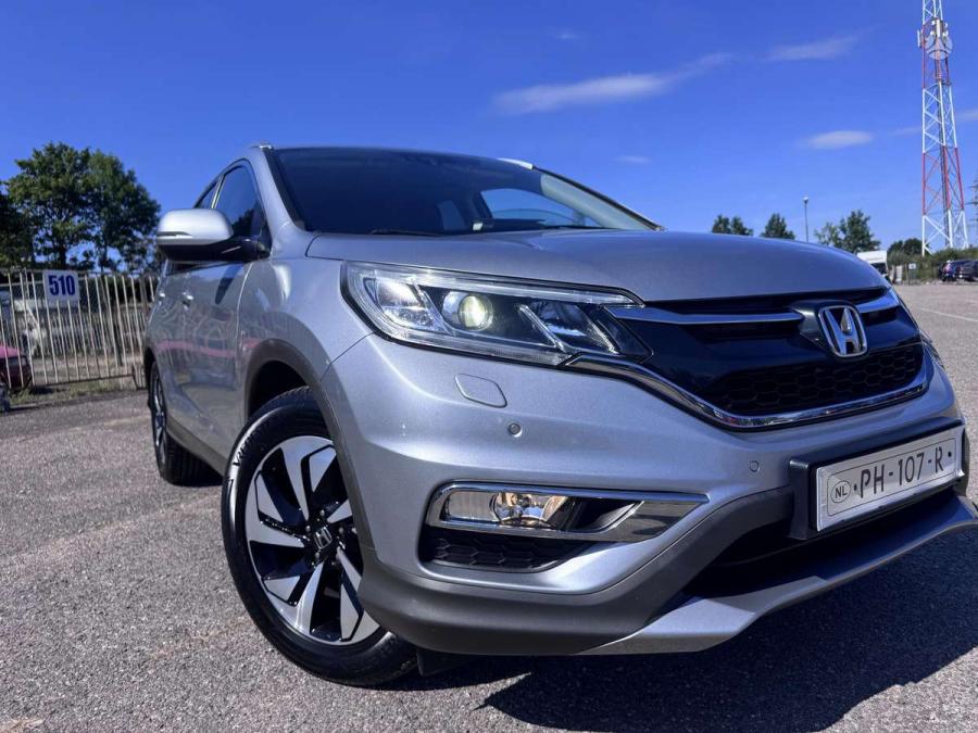 Grey Honda CR-V 2017 in Alytus, with an engine capacity of 1.60 L and mileage of 226 thousand km for 11950 €, photo 3 on AUTOMOTO.COM.LV