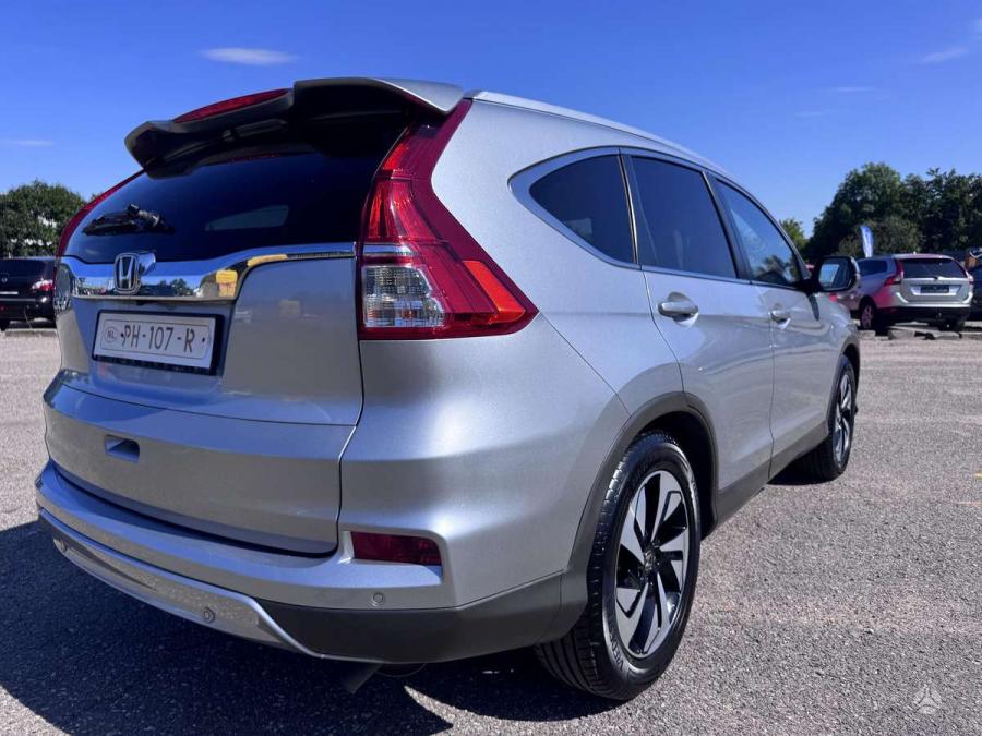 Grey Honda CR-V 2017 in Alytus, with an engine capacity of 1.60 L and mileage of 226 thousand km for 11950 €, photo 8 on AUTOMOTO.COM.LV