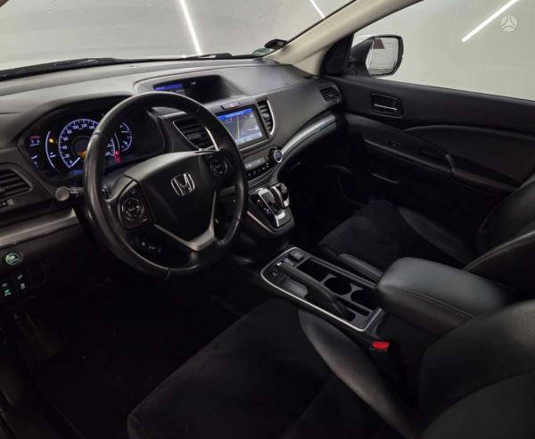 Grey Honda CR-V 2017 in Marijampole, with an engine capacity of 1.60 L and mileage of 317 thousand km for 12850 €, photo 2 on AUTOMOTO.COM.LV
