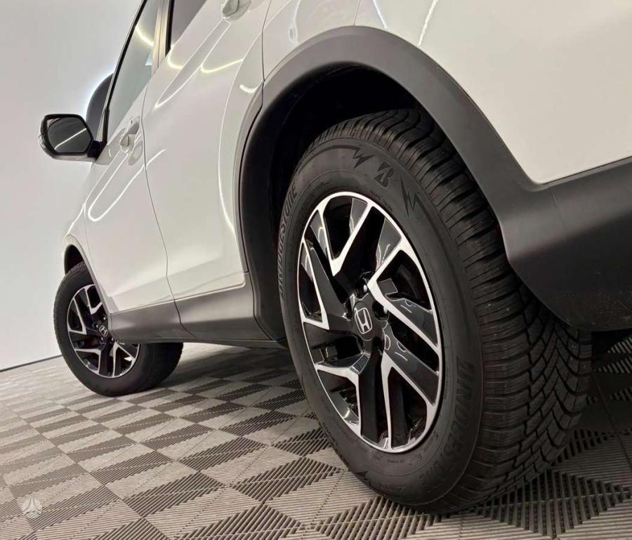 Grey Honda CR-V 2017 in Marijampole, with an engine capacity of 1.60 L and mileage of 317 thousand km for 12850 €, photo 9 on AUTOMOTO.COM.LV