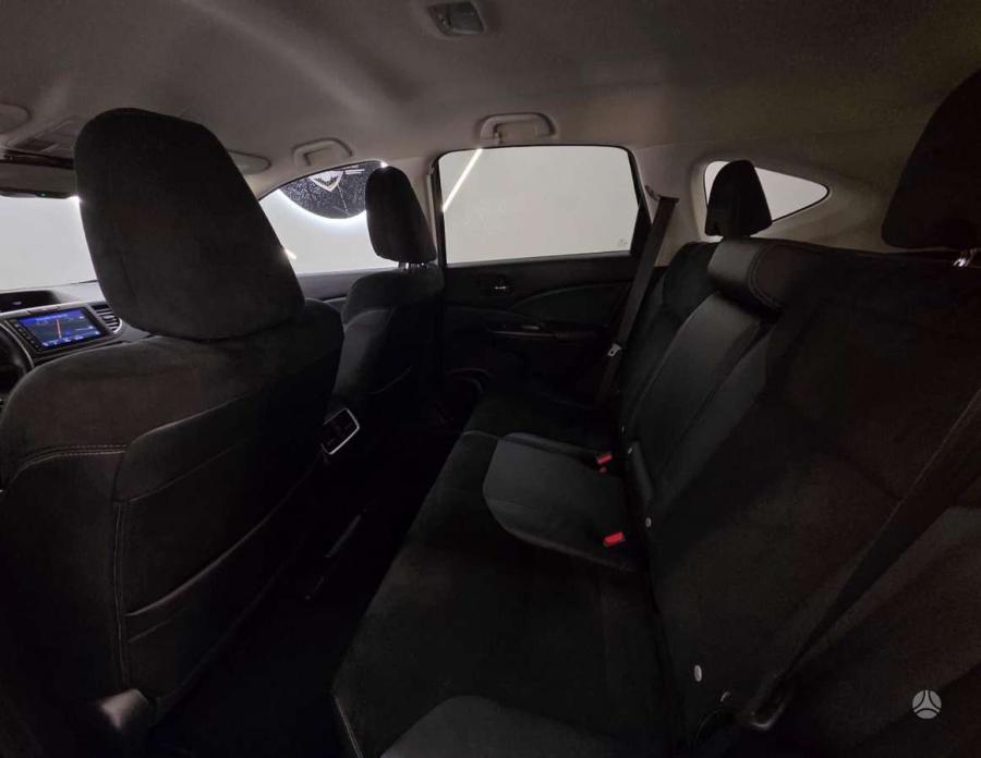 Grey Honda CR-V 2017 in Marijampole, with an engine capacity of 1.60 L and mileage of 317 thousand km for 12850 €, photo 14 on AUTOMOTO.COM.LV