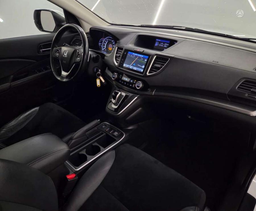 Grey Honda CR-V 2017 in Marijampole, with an engine capacity of 1.60 L and mileage of 317 thousand km for 12850 €, photo 15 on AUTOMOTO.COM.LV