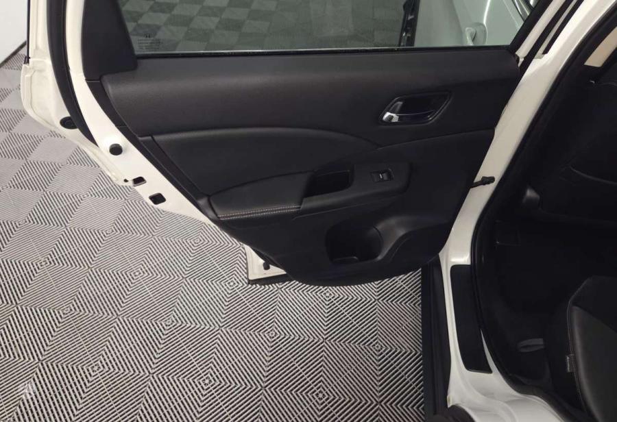 Grey Honda CR-V 2017 in Marijampole, with an engine capacity of 1.60 L and mileage of 317 thousand km for 12850 €, photo 17 on AUTOMOTO.COM.LV