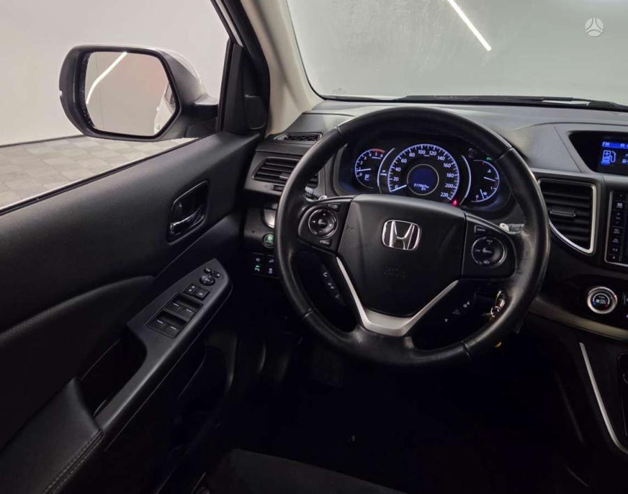Grey Honda CR-V 2017 in Marijampole, with an engine capacity of 1.60 L and mileage of 317 thousand km for 12850 €, photo 31 on AUTOMOTO.COM.LV