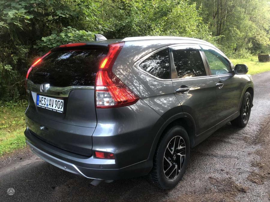 Grey Honda CR-V 2017 in Utena, with an engine capacity of 1.60 L and mileage of 265 thousand km for 12000 €, photo 5 on AUTOMOTO.COM.LV