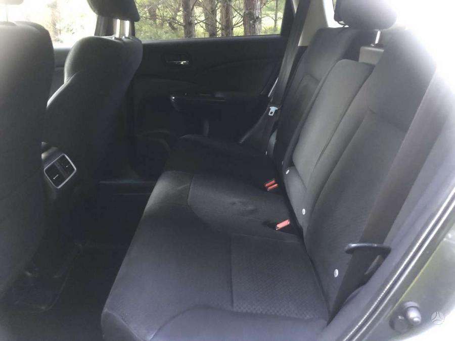 Grey Honda CR-V 2017 in Utena, with an engine capacity of 1.60 L and mileage of 265 thousand km for 12000 €, photo 8 on AUTOMOTO.COM.LV