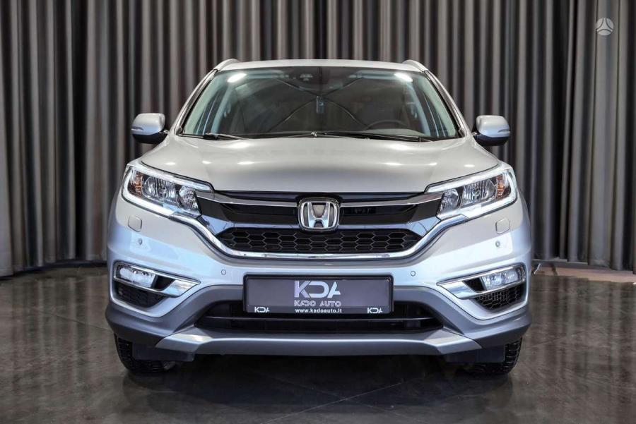 Grey Honda CR-V 2018 in Marijampole, with an engine capacity of 1.60 L and mileage of 195 thousand km for 14450 €, photo 3 on AUTOMOTO.COM.LV