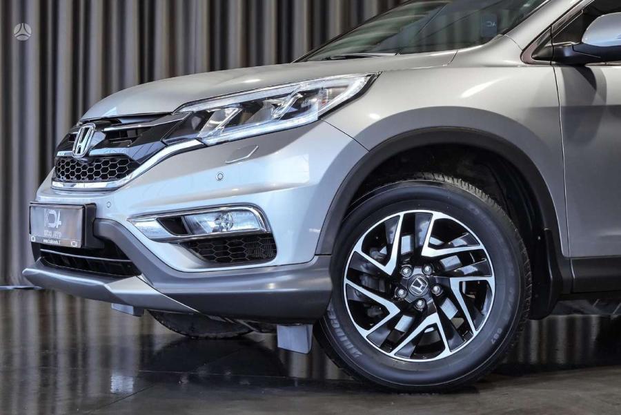 Grey Honda CR-V 2018 in Marijampole, with an engine capacity of 1.60 L and mileage of 195 thousand km for 14450 €, photo 6 on AUTOMOTO.COM.LV