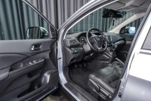 Grey Honda CR-V 2018 in Marijampole, with an engine capacity of 1.60 L and mileage of 195 thousand km for 14450 €, photo 22 on AUTOMOTO.COM.LV