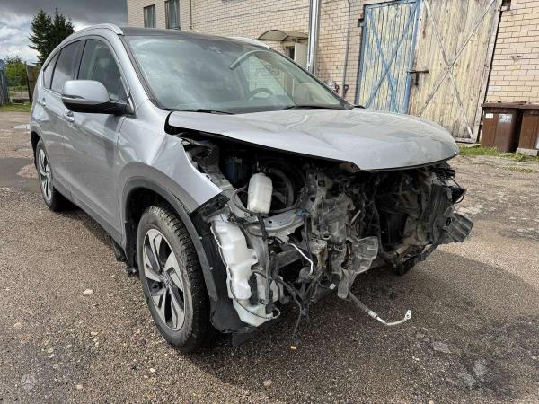 Grey Honda CR-V 2018 in Panevezys, with an engine capacity of 2.00 L and mileage of 152 thousand km for 4620 €, photo 6 on AUTOMOTO.COM.LV