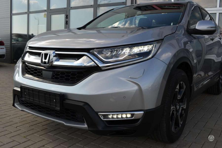 Grey Honda CR-V 2019 in Vilnius, with an engine capacity of 1.99 L and mileage of 130 thousand km for 23000 €, photo 7 on AUTOMOTO.COM.LV