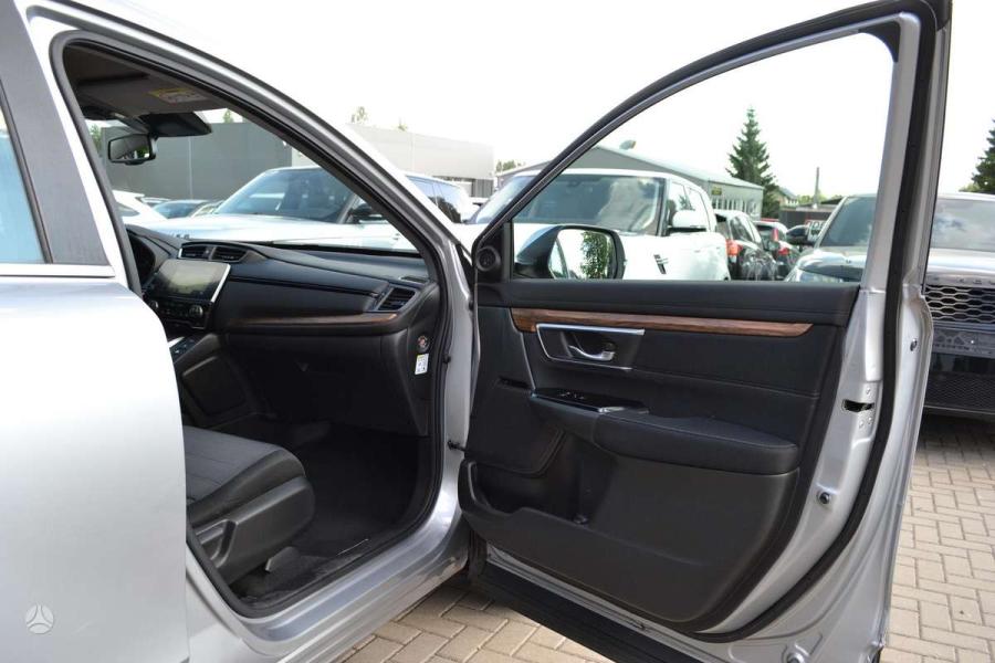 Grey Honda CR-V 2019 in Vilnius, with an engine capacity of 1.99 L and mileage of 130 thousand km for 23000 €, photo 16 on AUTOMOTO.COM.LV