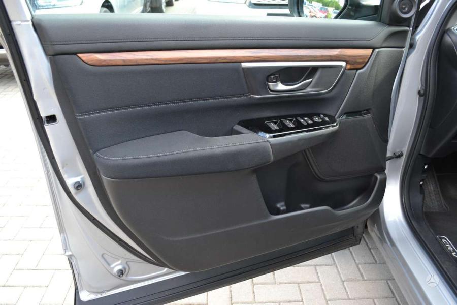 Grey Honda CR-V 2019 in Vilnius, with an engine capacity of 1.99 L and mileage of 130 thousand km for 23000 €, photo 30 on AUTOMOTO.COM.LV